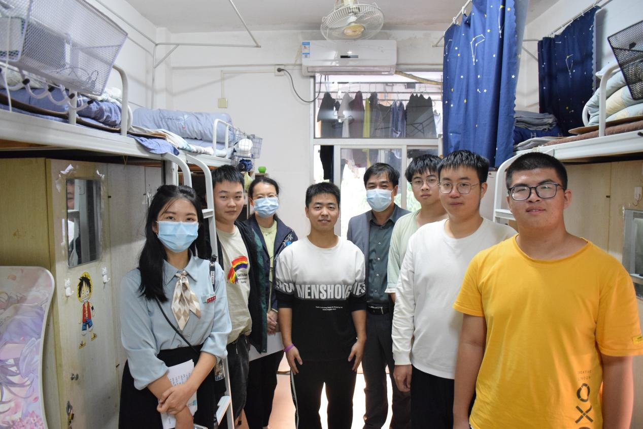 “一站式”学生社区建设‖校领导深入“一站式”学生社区,与学生共话成长